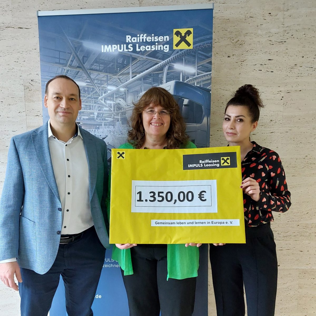 Raiffeisen-IMPULS Leasing spendete 1.350 Euro für Sprachpatenprojekt ...